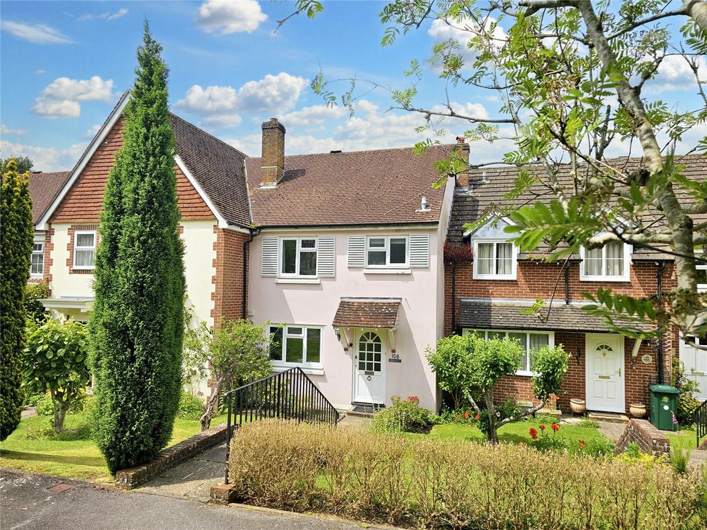 Poplar Way, West Sussex GU29 3 bed terraced house - £360,000