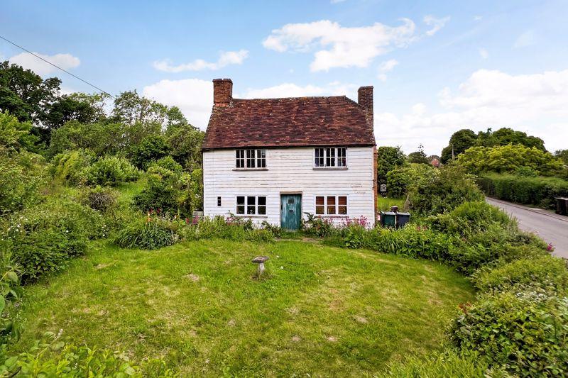 Shadoxhurst 3 bed detached house for sale - £575,000