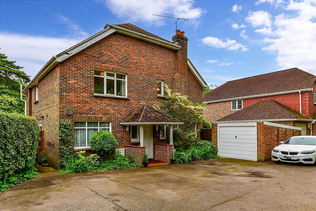 Balcombe Road, Horley, Horley, Surrey 4 bed detached house - £625,000