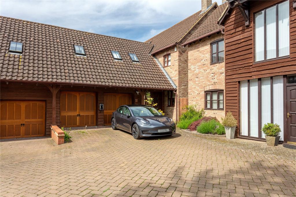 Owlswick, Wilden, Bedford... 6 bed link detached house - £600,000