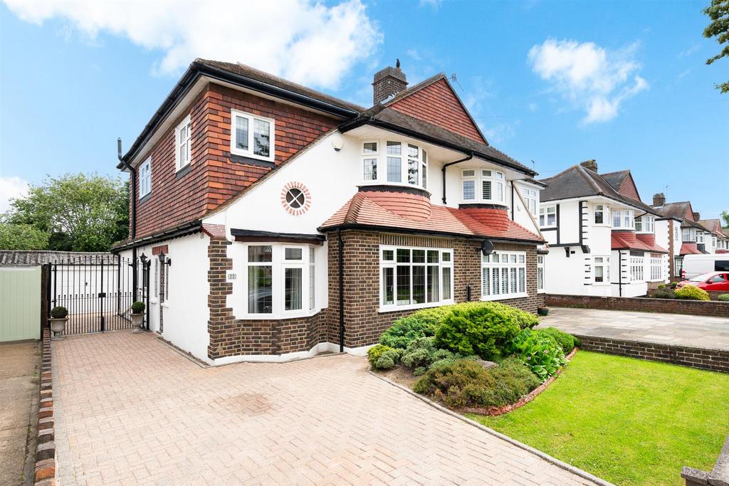 Dulverton Road, London SE9 4 bed semi-detached house - £700,000