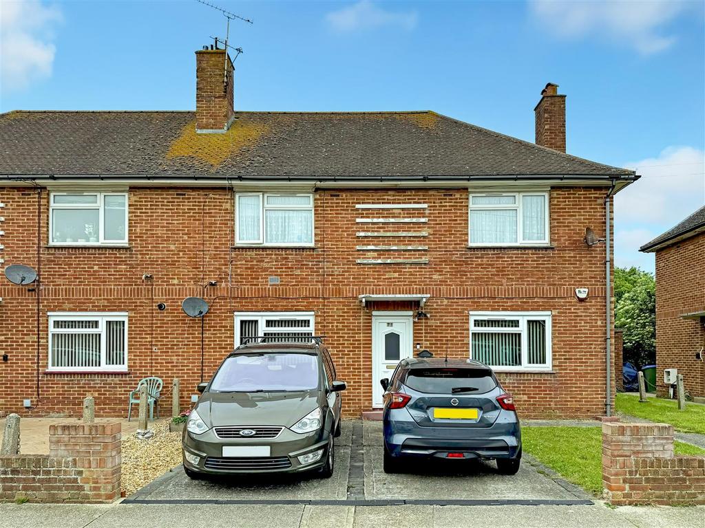 Wick Farm Road, Littlehampton BN17 2 bed apartment - £210,000