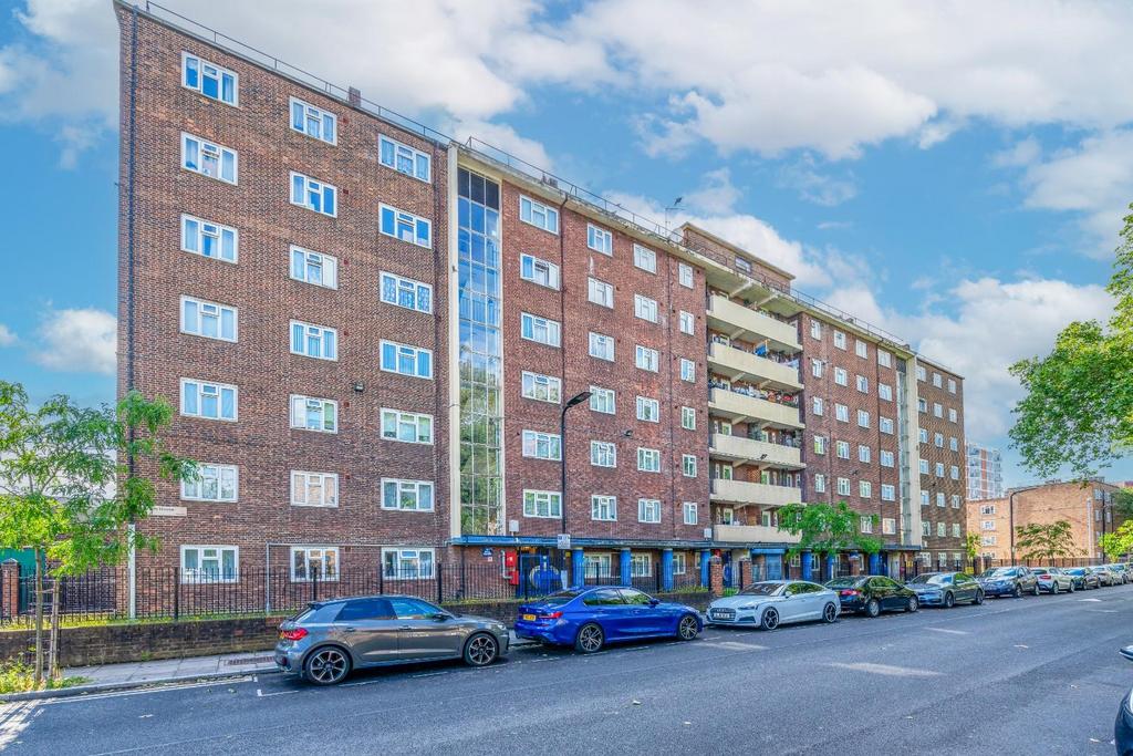 Thurtle Road, London 2 bed flat - £2,200 pcm (£508 pw)