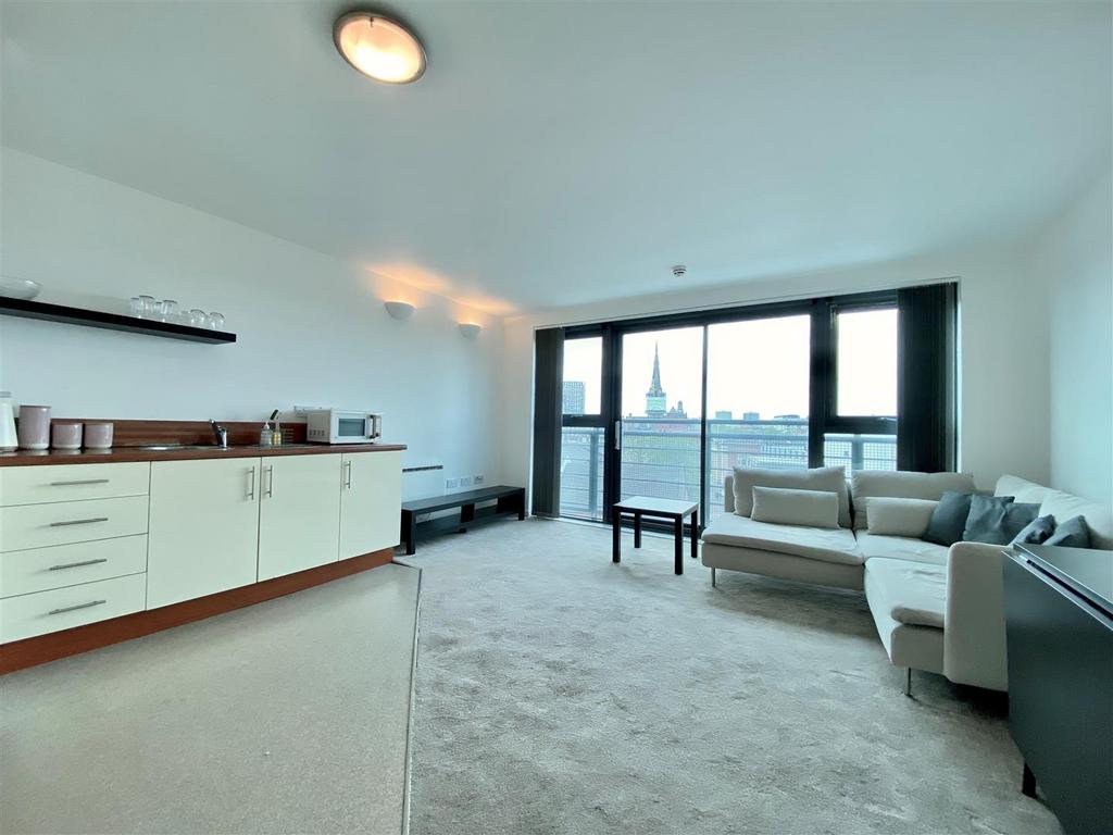 City Point, Chapel Street, Salford 2 bed apartment - £1,150 pcm (£265 pw)