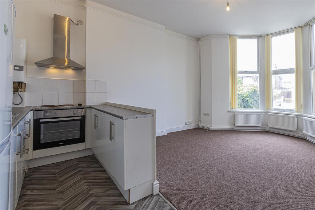 Newport Road, Cardiff CF24 1 bed flat - £850 pcm (£196 pw)