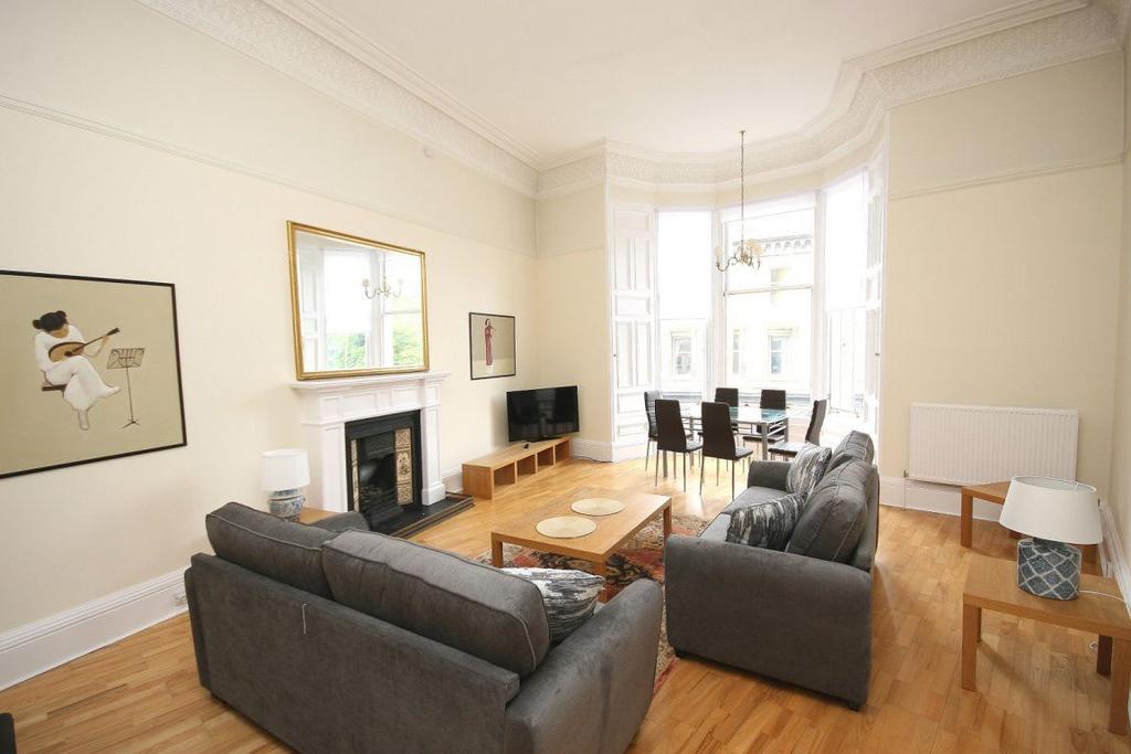 Drumsheugh Place, Edinburgh 3 bed flat - £2,600 pcm (£600 pw)