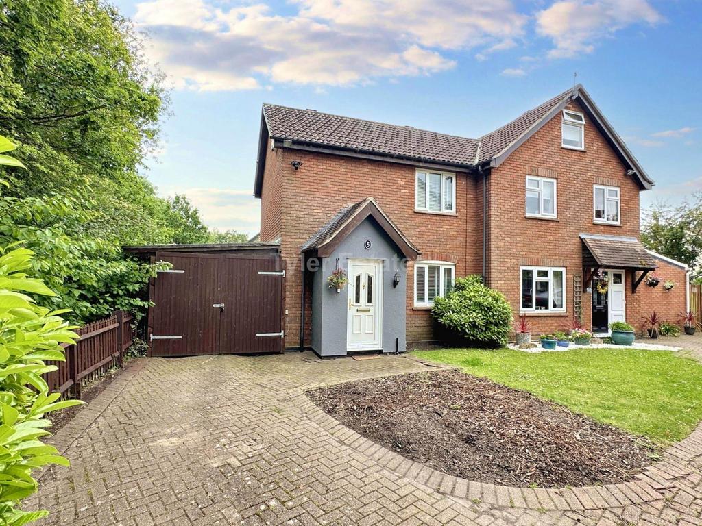The Pines, Basildon SS15 2 bed semi-detached house - £360,000