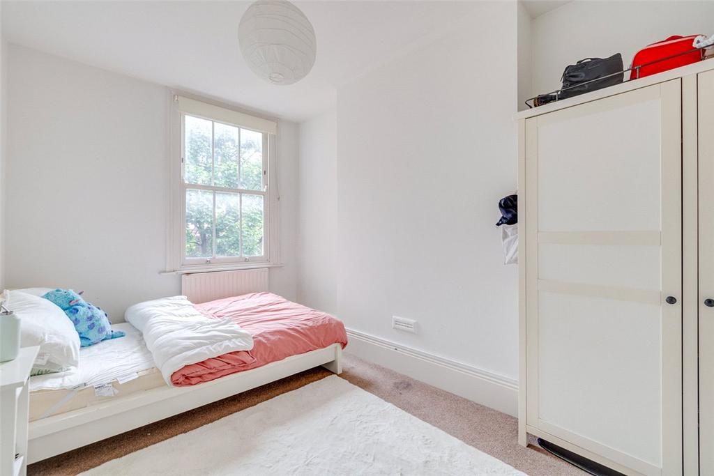 Westcroft Square, London, W6 4 bed apartment - £4,000 pcm (£923 pw)
