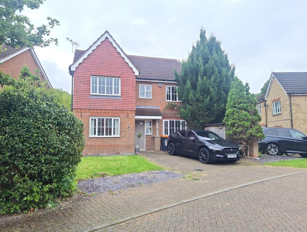 Portland Ride, Dunstable, LU5 5 bed detached house - £1,800 pcm (£415 pw)