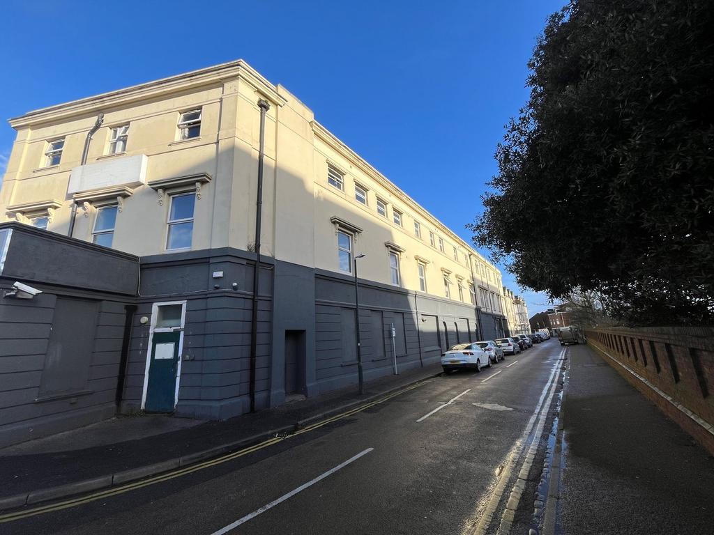 Holdenhurst Road, Bournemouth, BH8 Studio - £650 pcm (£150 pw)