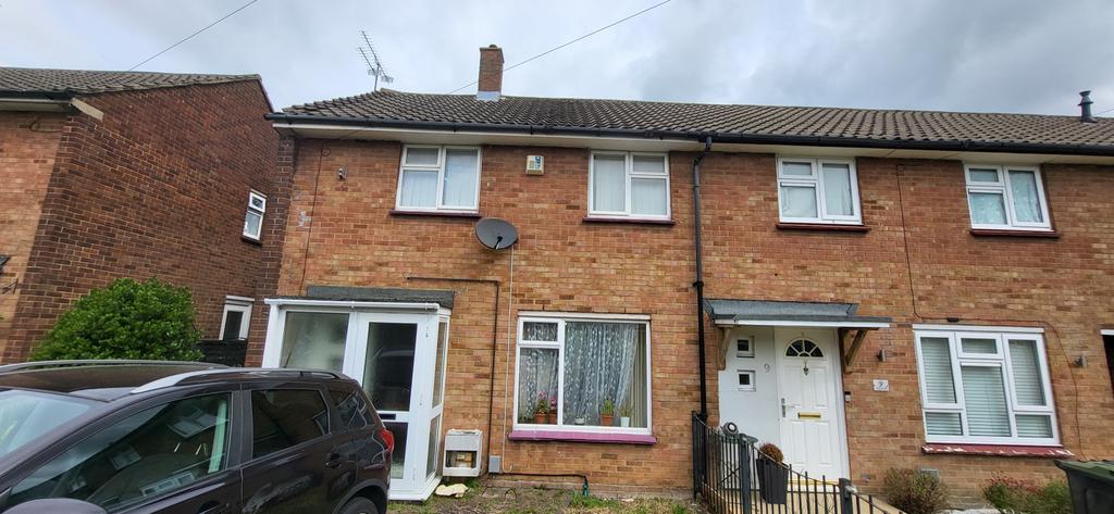 Luton LU4 2 bed terraced house - £1,300 pcm (£300 pw)