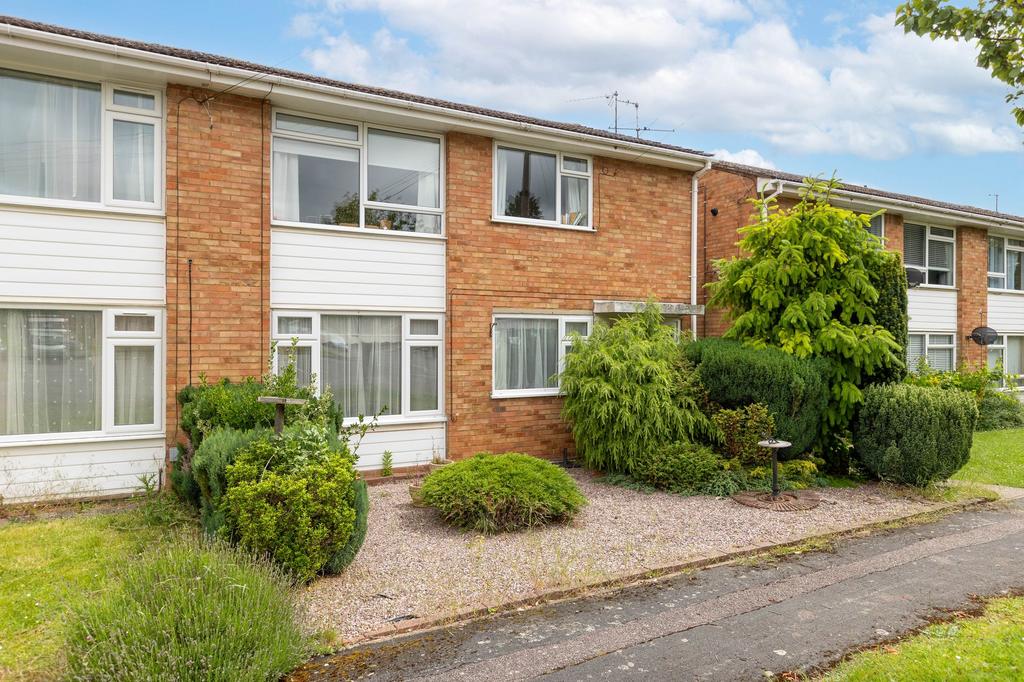 Bramfield, Hitchin SG4 2 bed maisonette - £270,000