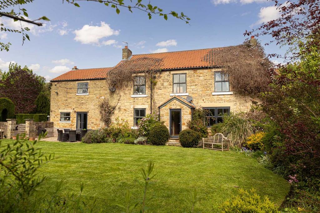 The Farmhouse, West Moor, Newcastle... 4 bed farm house for sale - £750,000