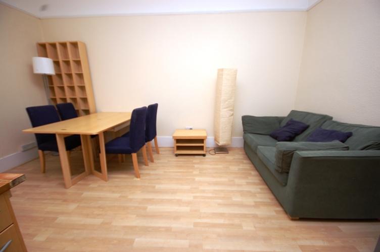0640L – Lutton Place, Edinburgh, EH8 9PD 3 bed flat - £2,199 pcm (£507 pw)