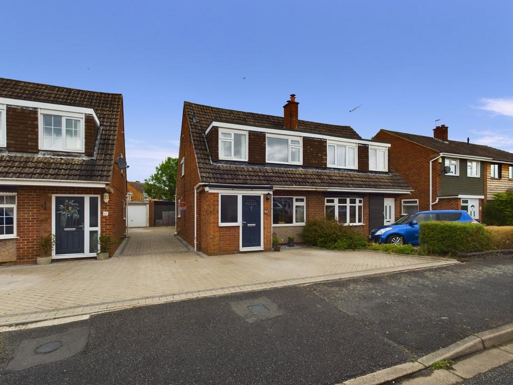 Monarch Drive, Worcester... 3 bed semi-detached house - £265,000