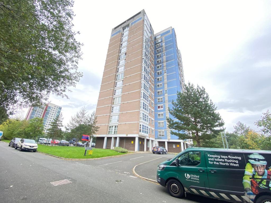 Spindletree Avenue, Manchester M9 3 bed flat - £1,100 pcm (£254 pw)