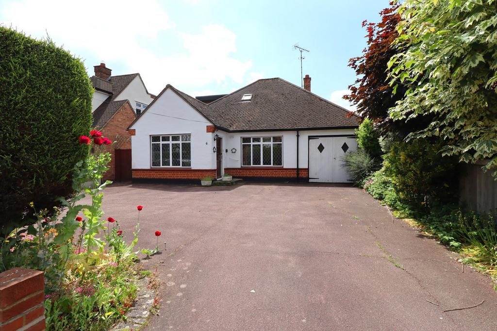Victoria Road, Rayleigh, SS6 3 bed chalet - £650,000