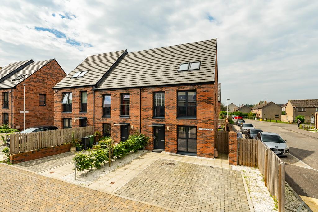 Heath Walk, Edinburgh EH4 4 bed townhouse - £285,000