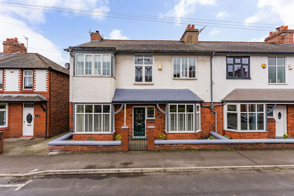 Oxford Road, Runcorn WA7 4 bed end of terrace house for sale - £285,000