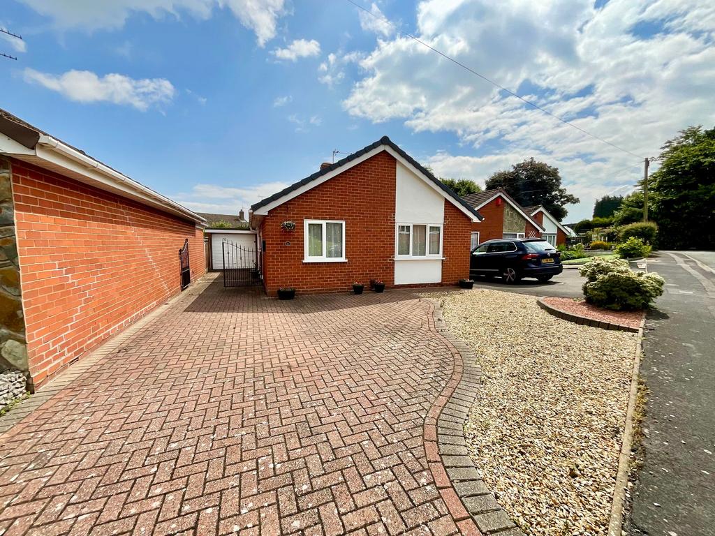 Spring Gardens, Stone, ST15 2 bed detached bungalow for sale - £275,000