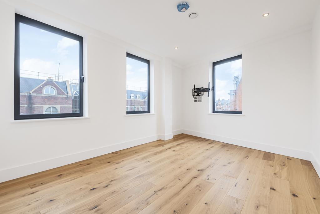 St Johns Hill London SW11 2 bed apartment - £2,200 pcm (£508 pw)
