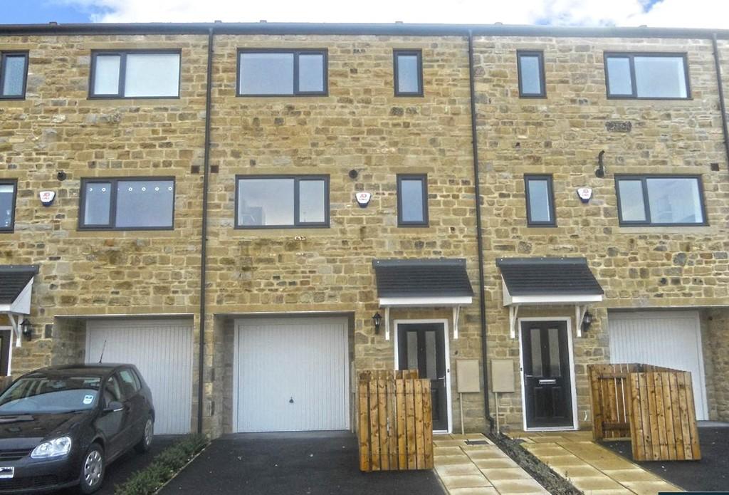 Red Holt Drive, Bradford BD21 3 bed townhouse - £850 pcm (£196 pw)