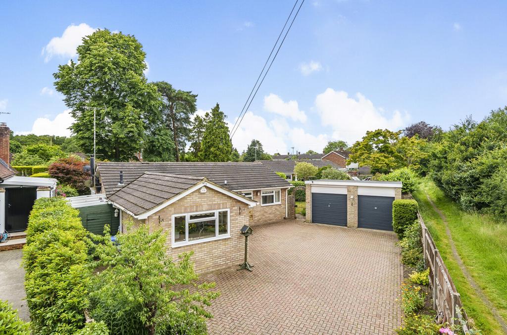 Maple Grove, Surrey GU22 2 bed bungalow - £750,000