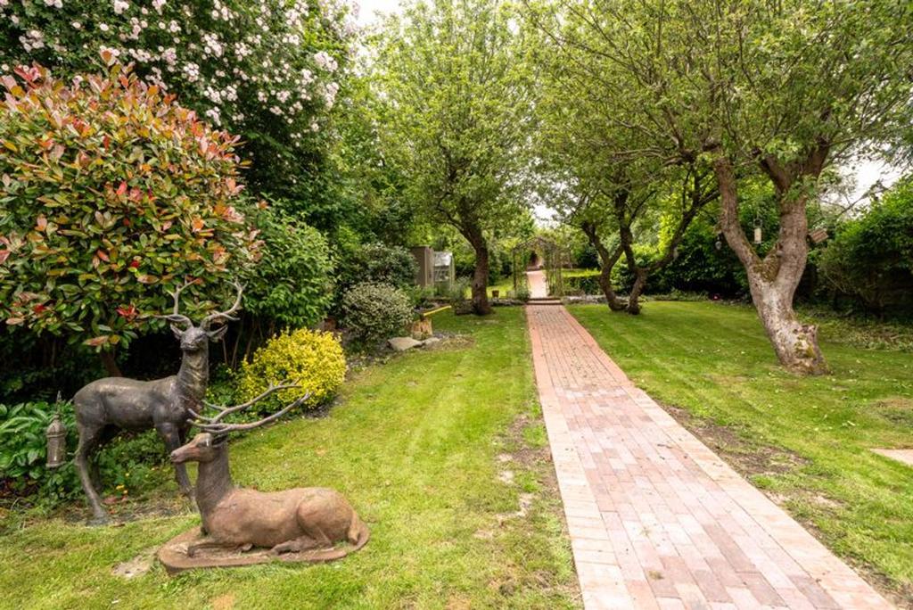 Long Orchard, Hamlet of Aley Green 4 bed detached house for sale - £675,000