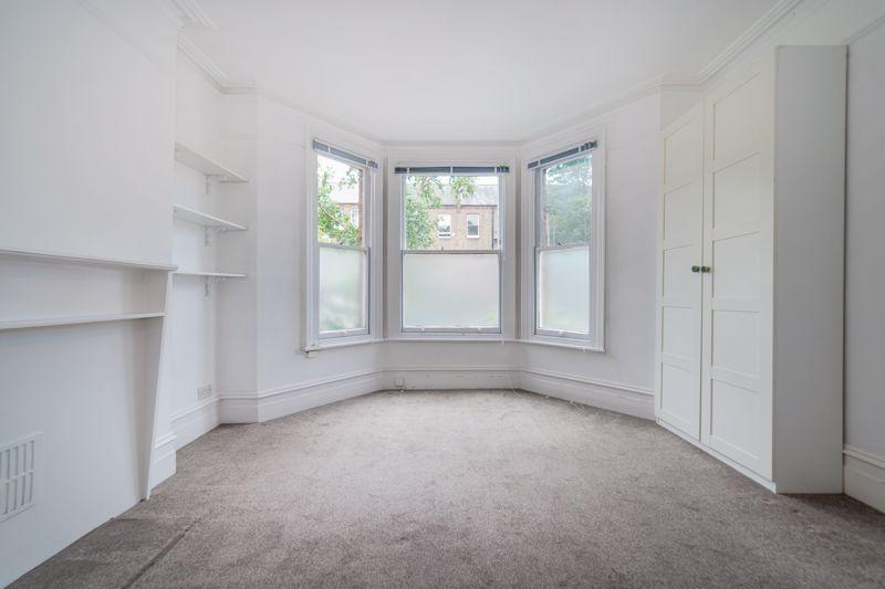 Essendine Road, London 2 bed apartment - £2,249 pcm (£519 pw)
