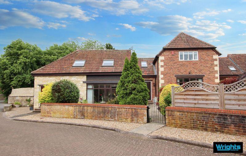 Farm Close, Trowbridge 3 bed detached house - £559,950