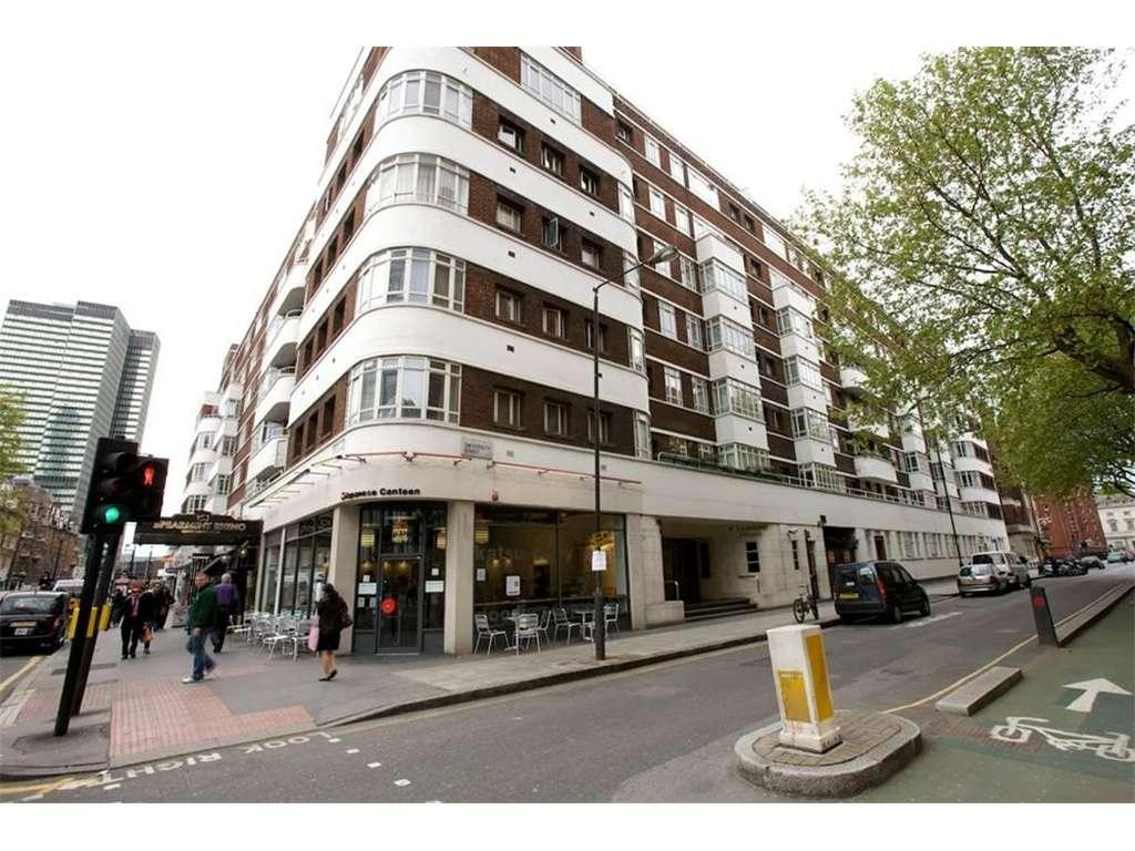 Paramount Court, University Street... 2 bed flat - £2,750 pcm (£635 pw)