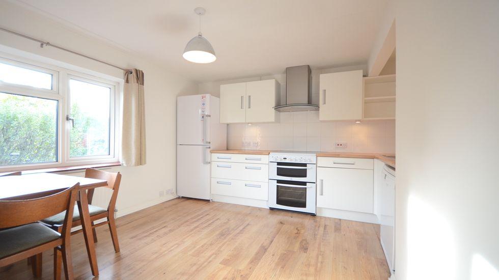 College Rise 1 bed apartment - £1,100 pcm (£254 pw)