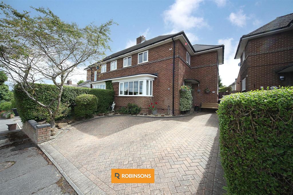 Marina Drive, Dunstable 3 bed semi-detached house - £450,000
