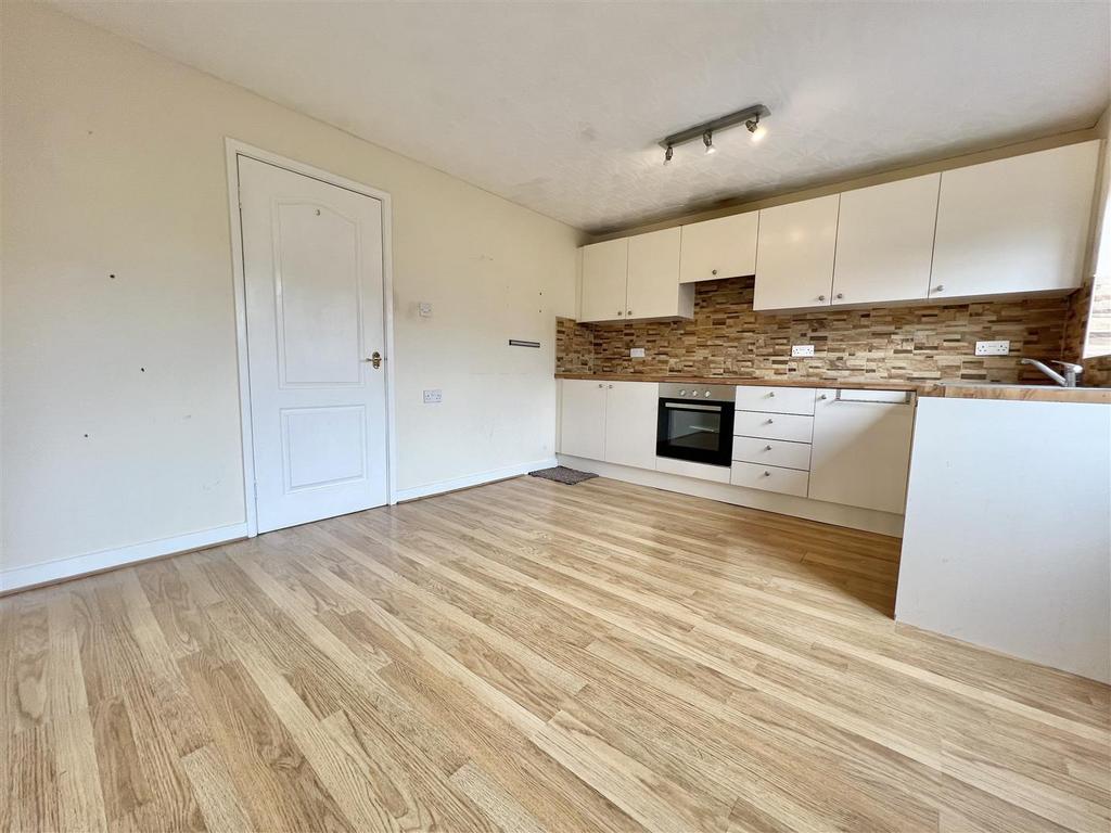 Coniston Close, Bradford BD13 3 bed townhouse for sale - £165,000