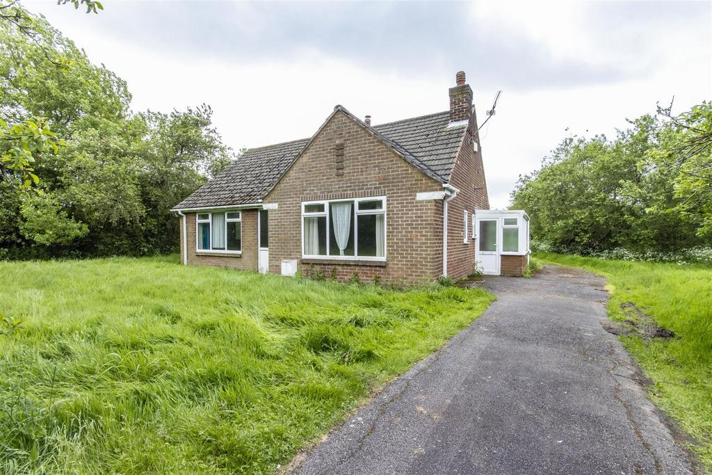 Top Road, Calow, Chesterfield 2 bed detached bungalow for sale - £399,950