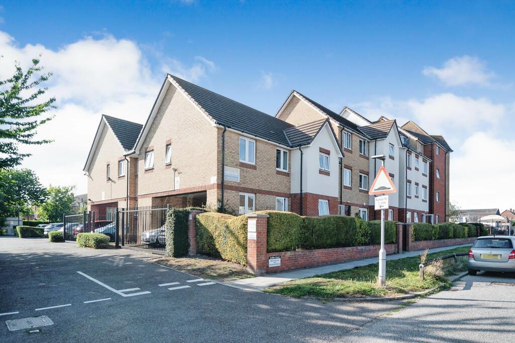 Crammavill Street, Grays RM16 1 bed retirement property - £135,000