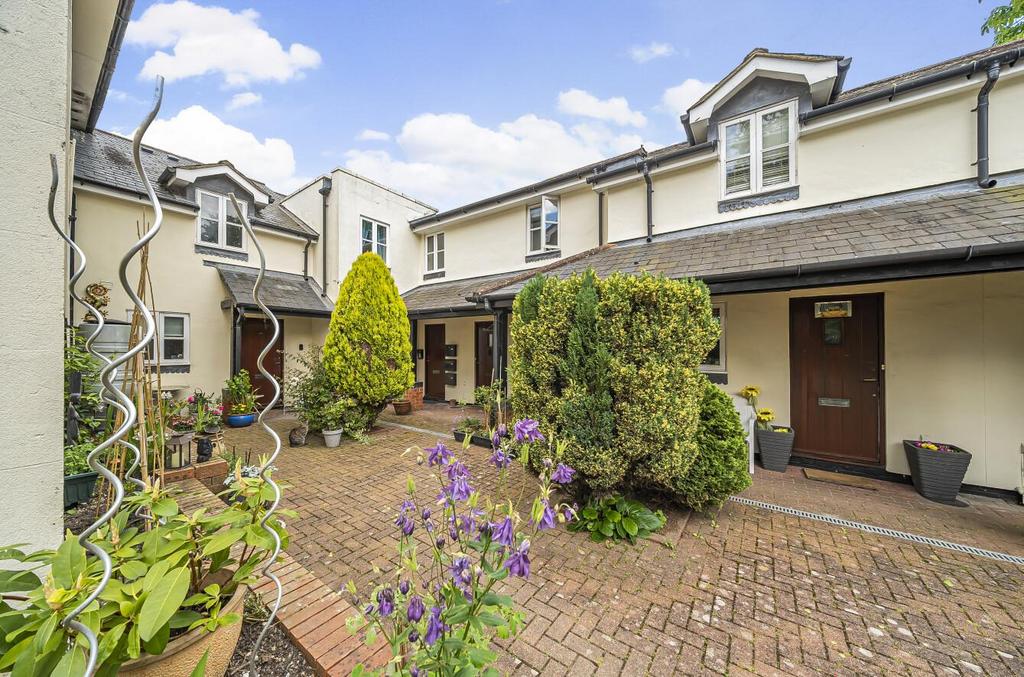 Lodge Drive, Andover SP11 2 bed flat - £170,000