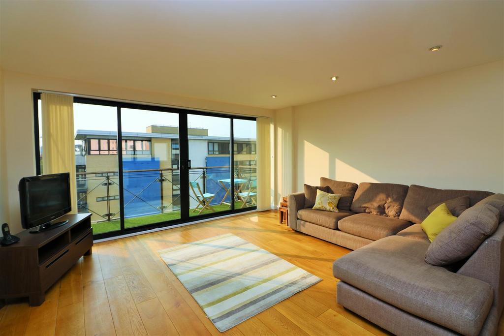 Ocean Wharf, 60 Westferry Road, E14 2 bed apartment - £2,300 pcm (£531 pw)