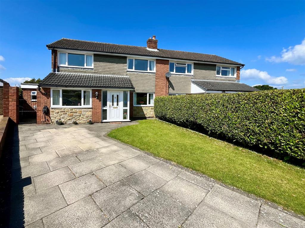 Manley Court, Garforth, Leeds 3 bed semi-detached house - £375,000