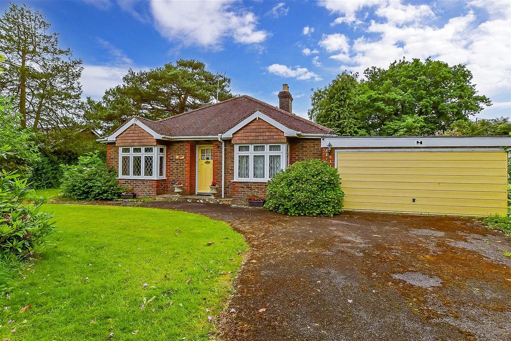 Tushmore Lane, Northgate, Crawley... 4 bed detached bungalow - £600,000