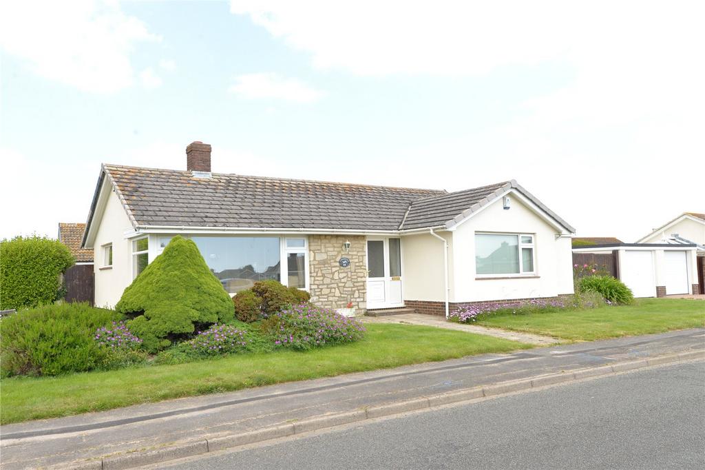 Chiltern Drive, Barton on Sea, New... 2 bed bungalow - £465,000