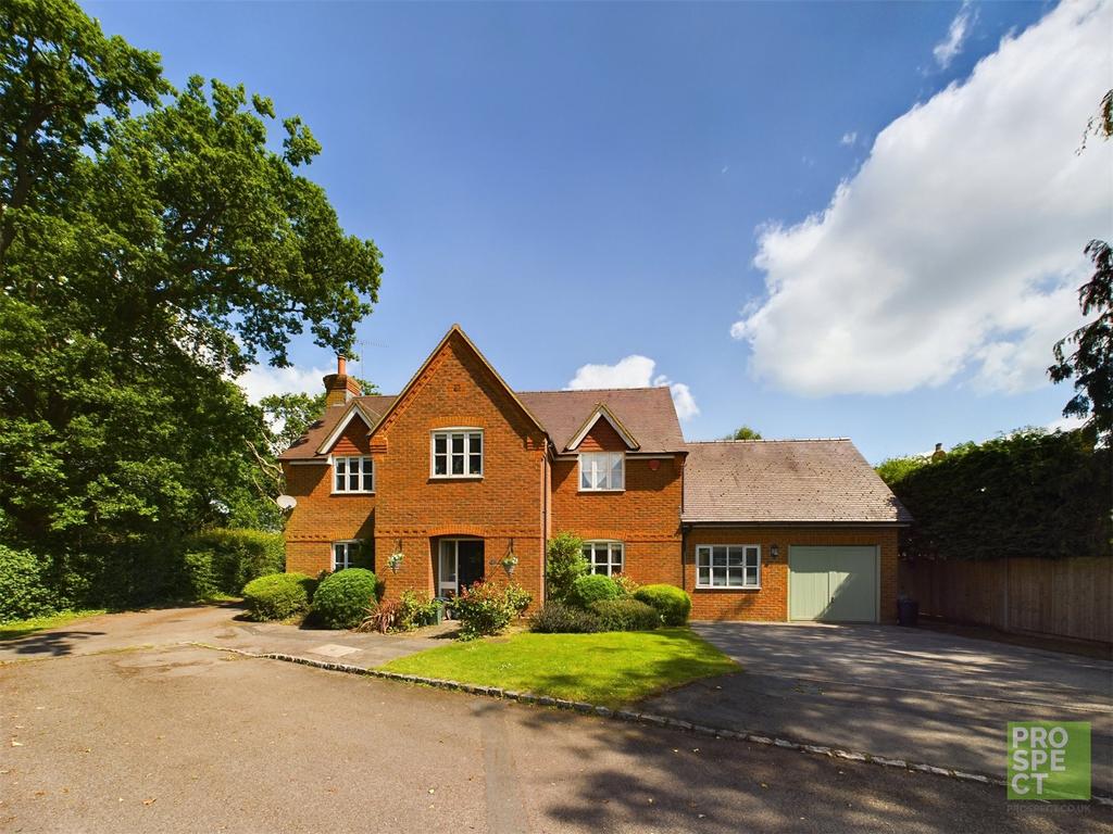 Lea Heath Way, Hurst, Reading... 4 bed detached house - £1,000,000