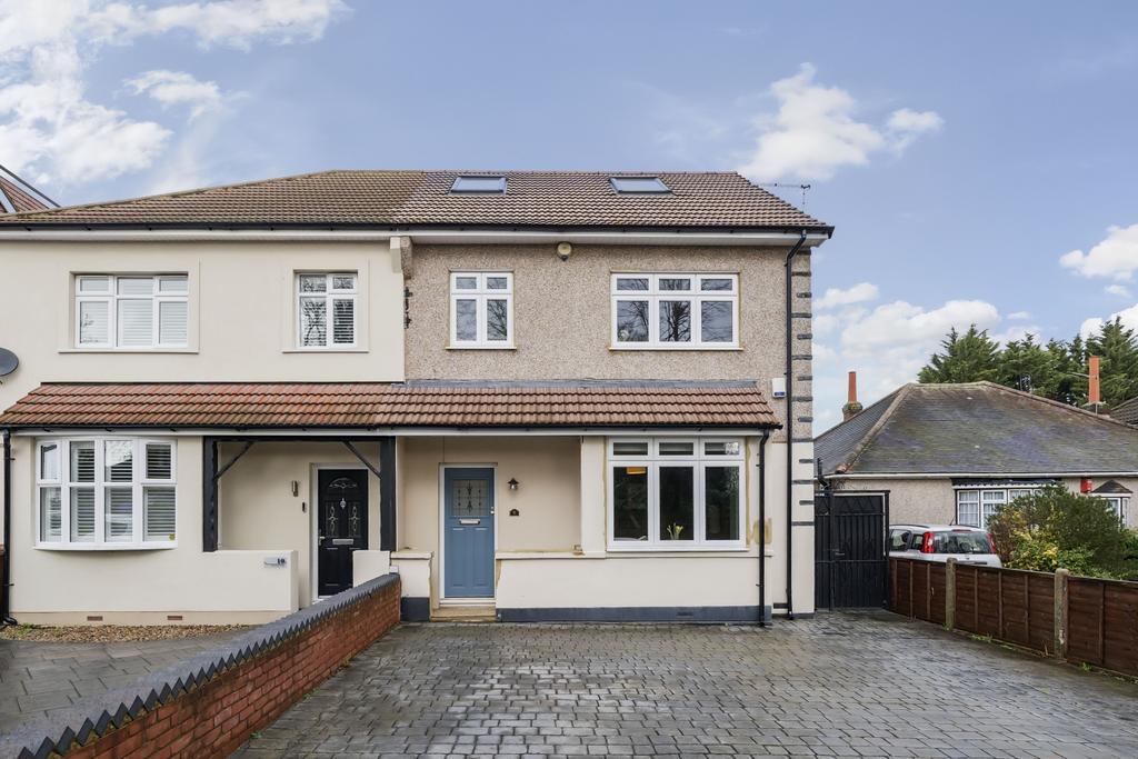 Red House Lane Bexleyheath DA6 4 bed semi-detached house - £2,700 pcm ...