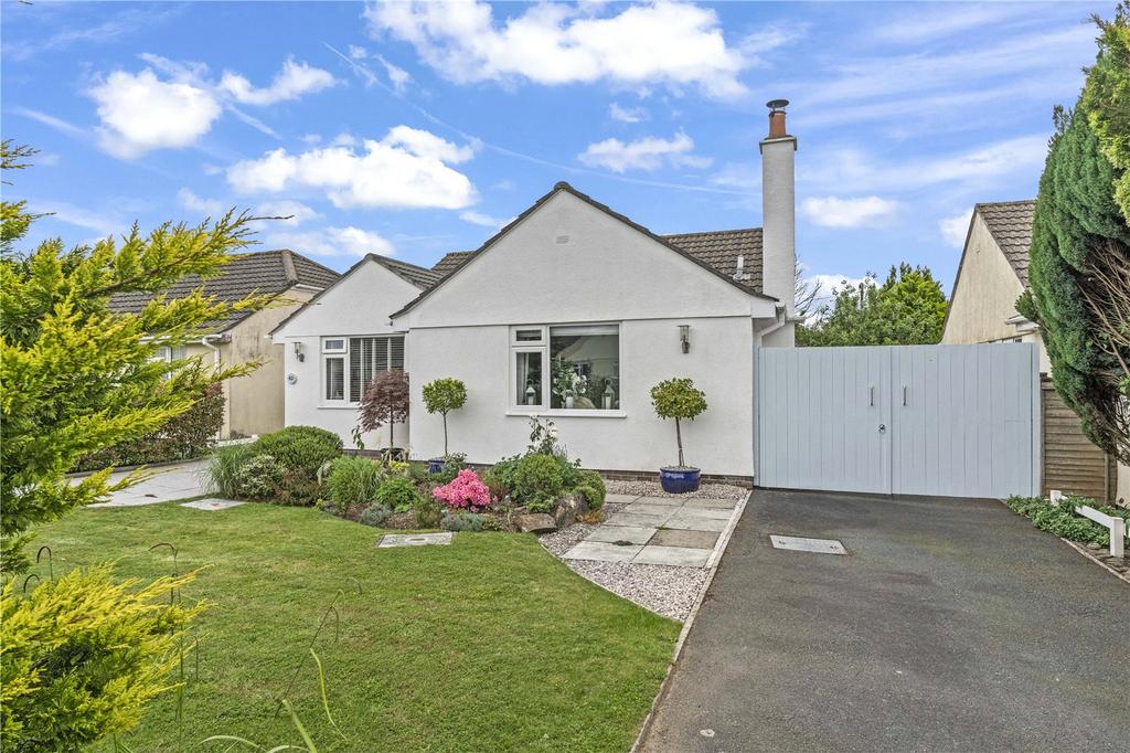 Long Park, Modbury, Devon, PL21 2 bed bungalow - £450,000