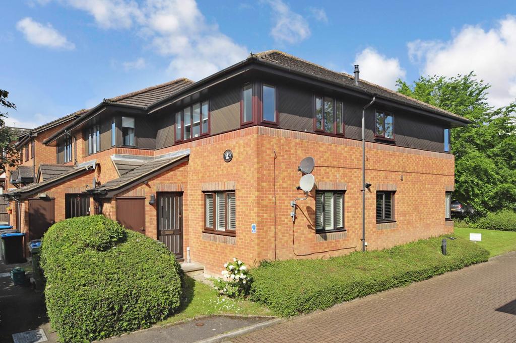 Longfield Road, Tring 2 bed apartment for sale - £285,000