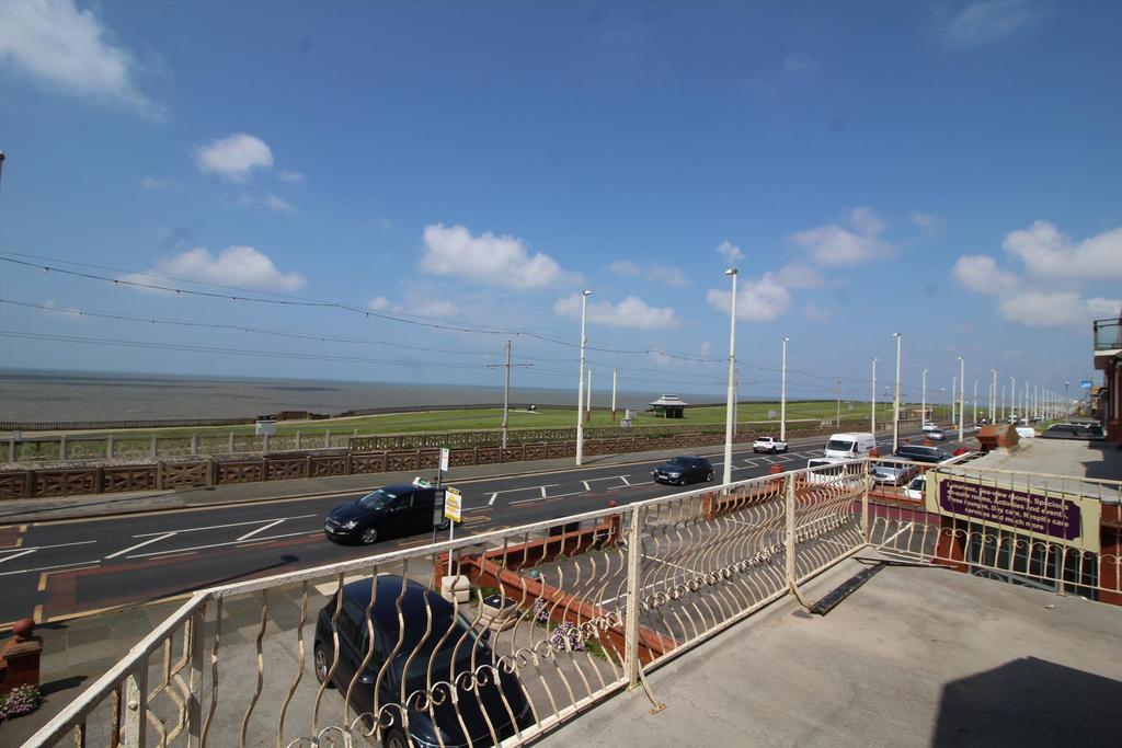 Queens Promenade, Blackpool FY2 1 bed flat - £60,000