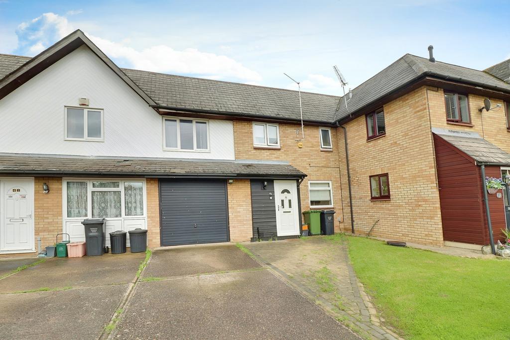 Fairfax Avenue, Basildon, SS13 2 bed terraced house - £1,450 pcm (£335 pw)