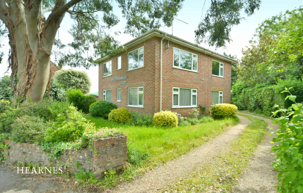 West Borough, Wimborne, BH21 1NH 2 bed apartment - £250,000