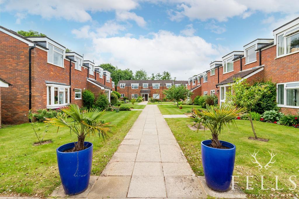 Bickerley, Ringwood BH24 2 bed flat - £260,000