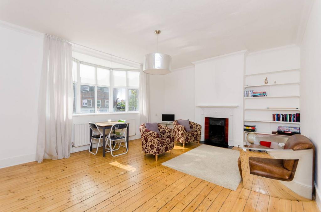 Bridge Street, Pinner, HA5 3 bed flat - £450,000